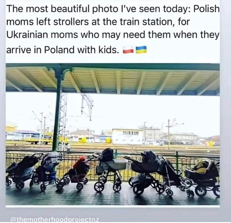 Polish moms left strollers at Ukraine border for Ukrainians arriving w ...